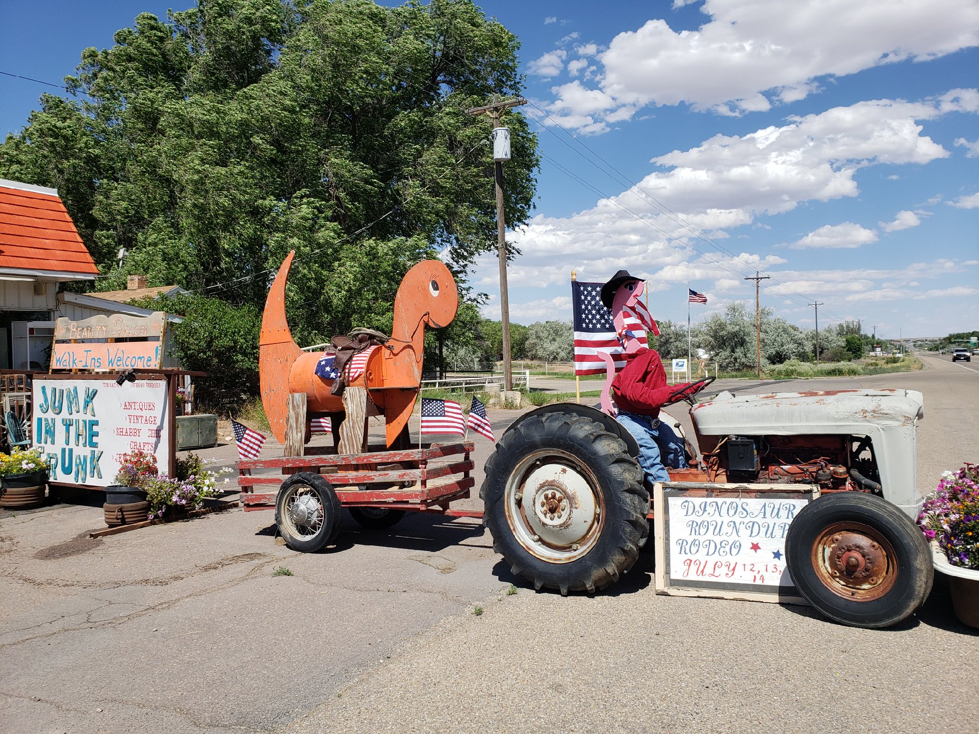 Dinah Decorating Contest – Vernal's Dinosaur Roundup Rodeo
